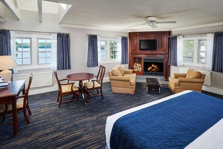 Visit Sir Sam's Inn in Haliburton Highlands, Ontario | Sir Sam's Inn